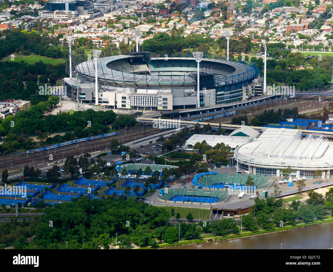 Impressive features of Melbourne city in Victoria include the cenotaph ...