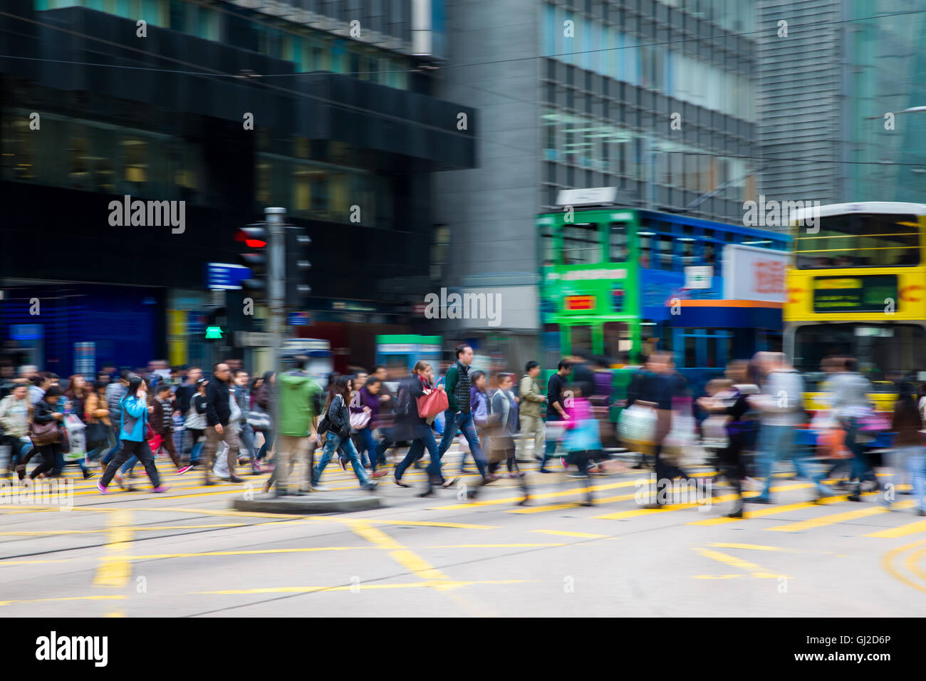 Crowded city sidewalk hi-res stock photography and images - Alamy