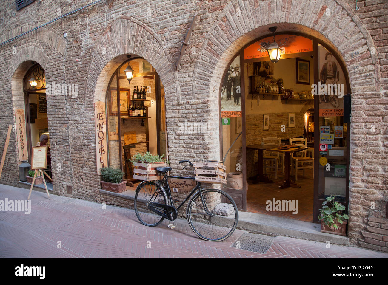Farm Food Shop, San Gimignano; Tuscany; Italy Stock Photo - Alamy