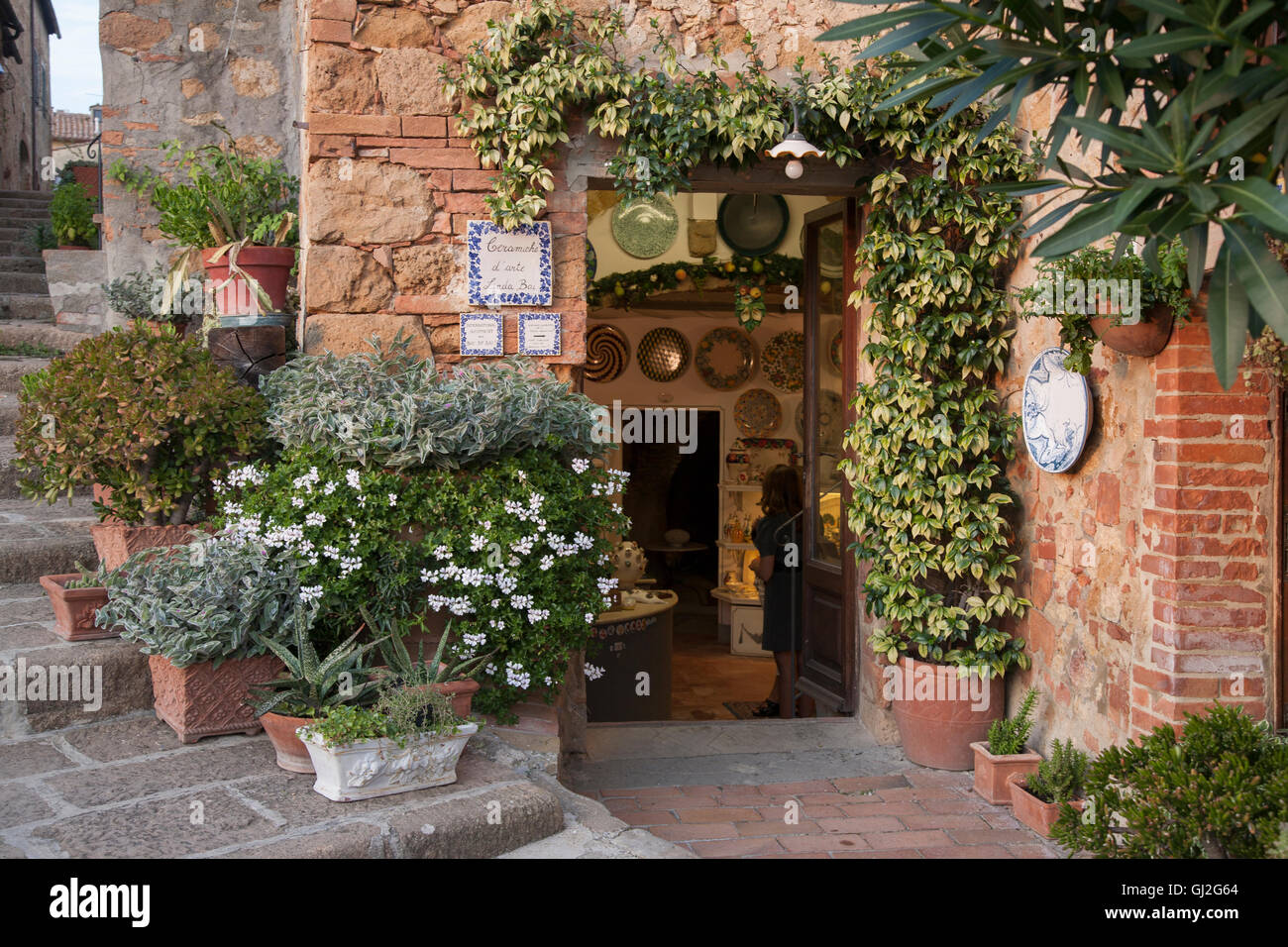 Art and Craft Shop; Pienza; Tuscany; Italy Stock Photo - Alamy