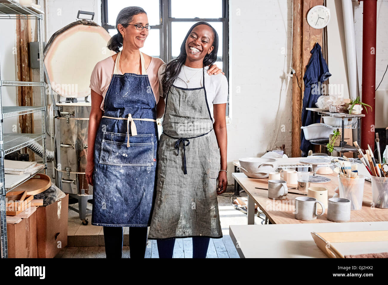 Wearing aprons hi-res stock photography and images - Alamy
