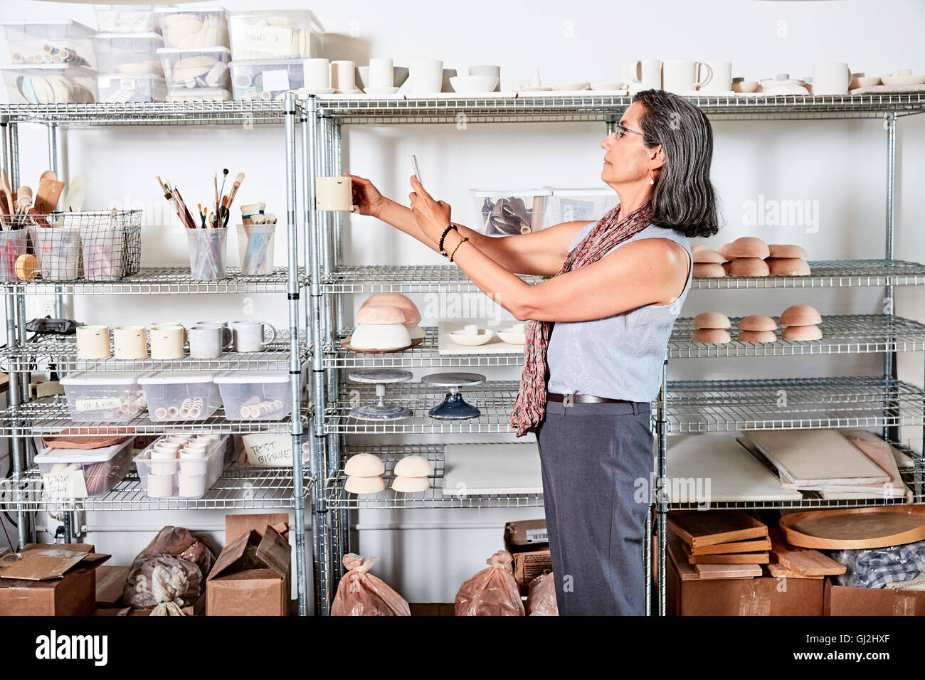 Photographing artwork studio hi-res stock photography and images - Alamy