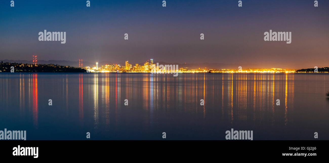 View seattle skyline night in hi-res stock photography and images - Alamy