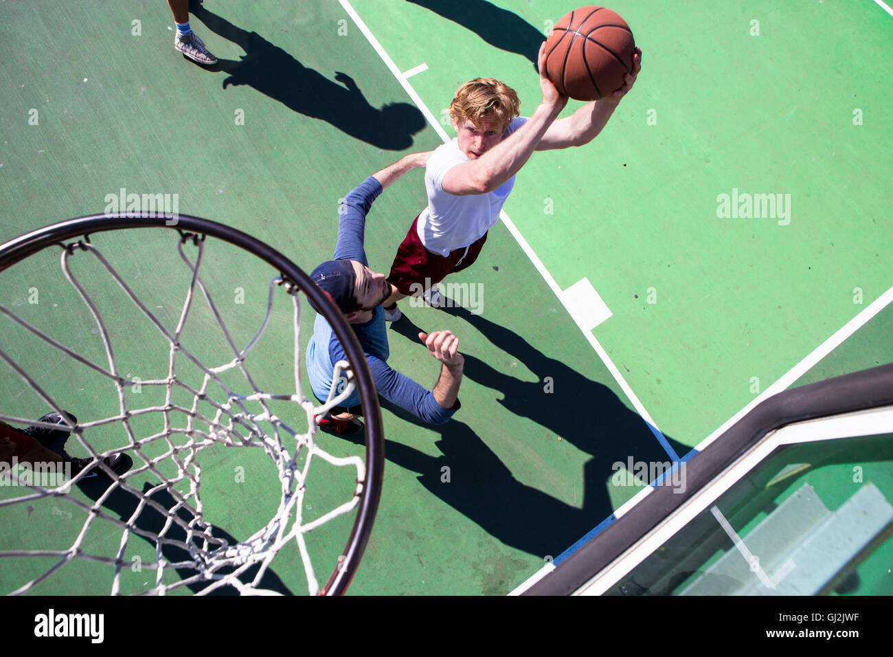 Basketball outdoor friends hi-res stock photography and images - Alamy