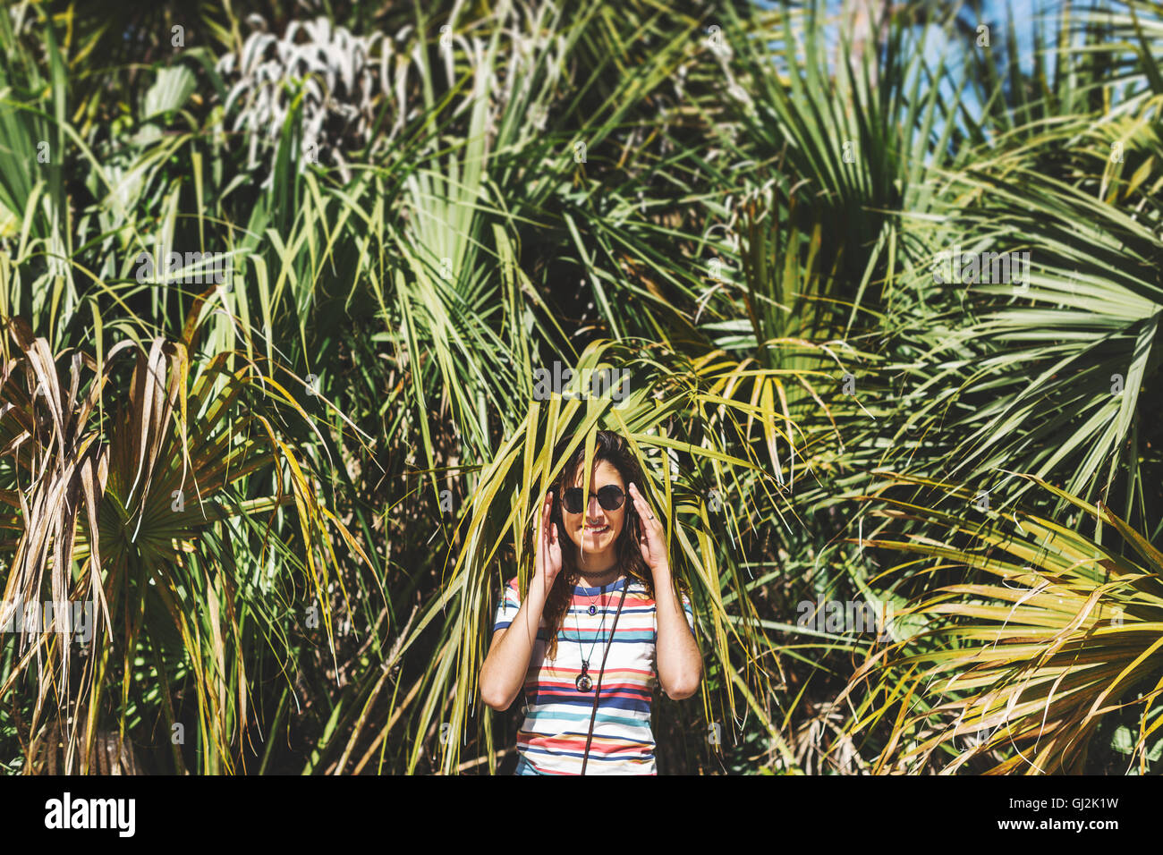 Palm tree woman hiding hi-res stock photography and images - Alamy