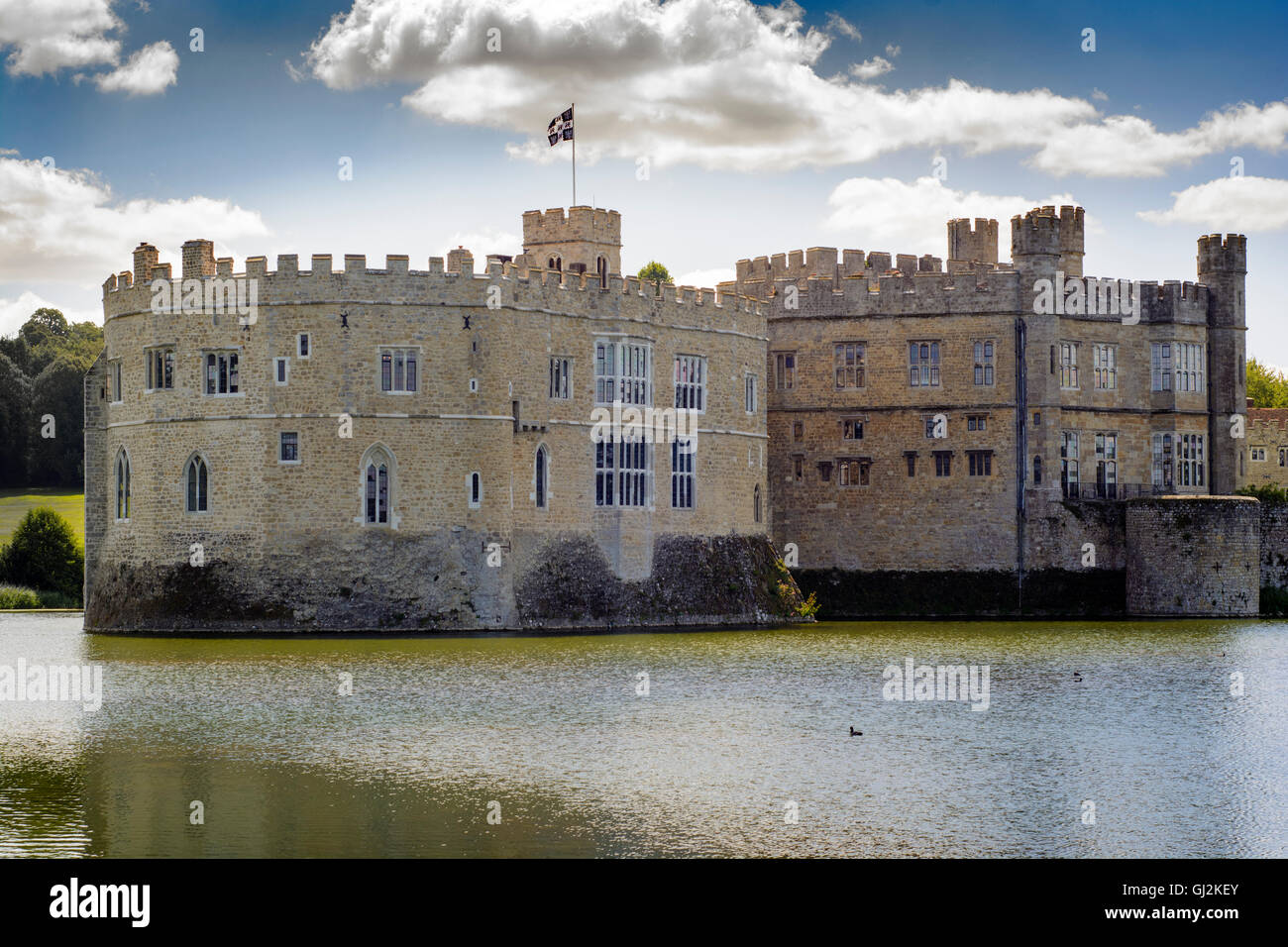 Leeds castle moat hi-res stock photography and images - Alamy