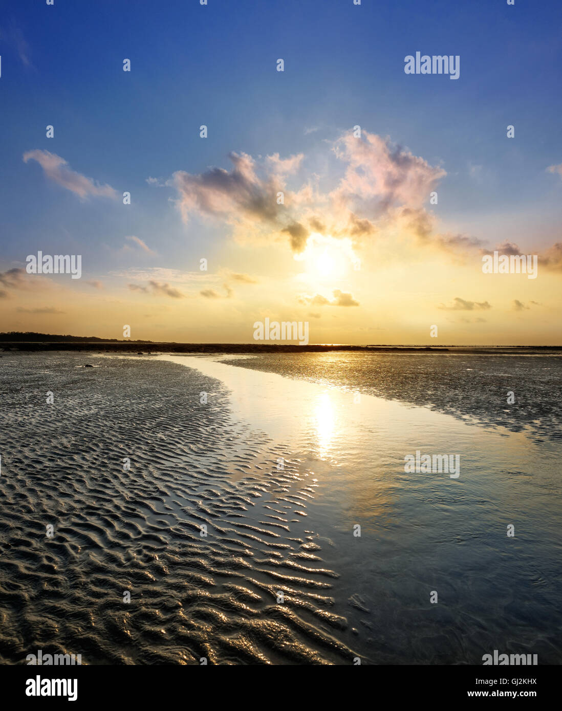 Low tide sunrise reflection beach hi-res stock photography and images ...