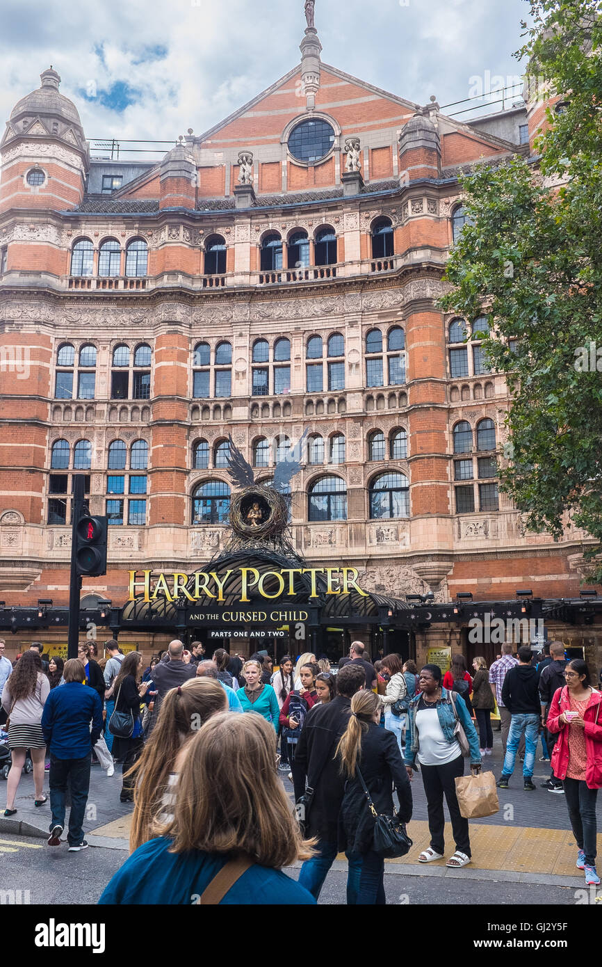 Harry potter and the cursed child london hi-res stock photography and images - Alamy