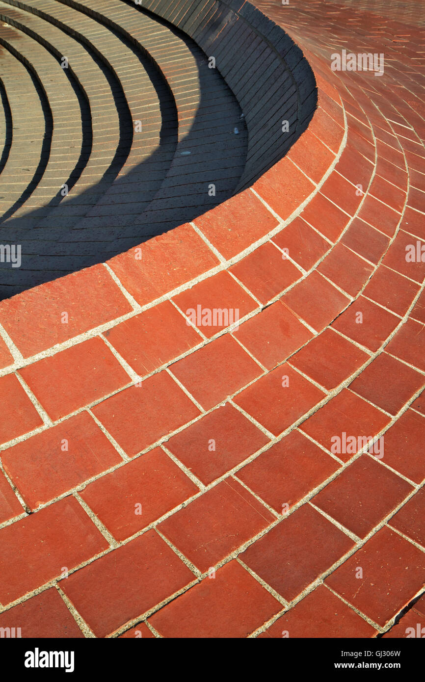 Curved brick wall Stock Photo - Alamy