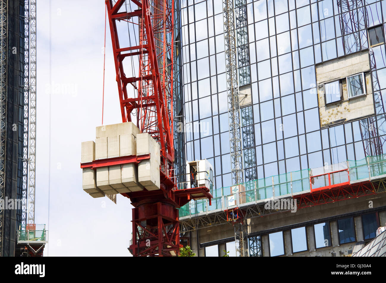 Construction of a skyscraper Stock Photo - Alamy