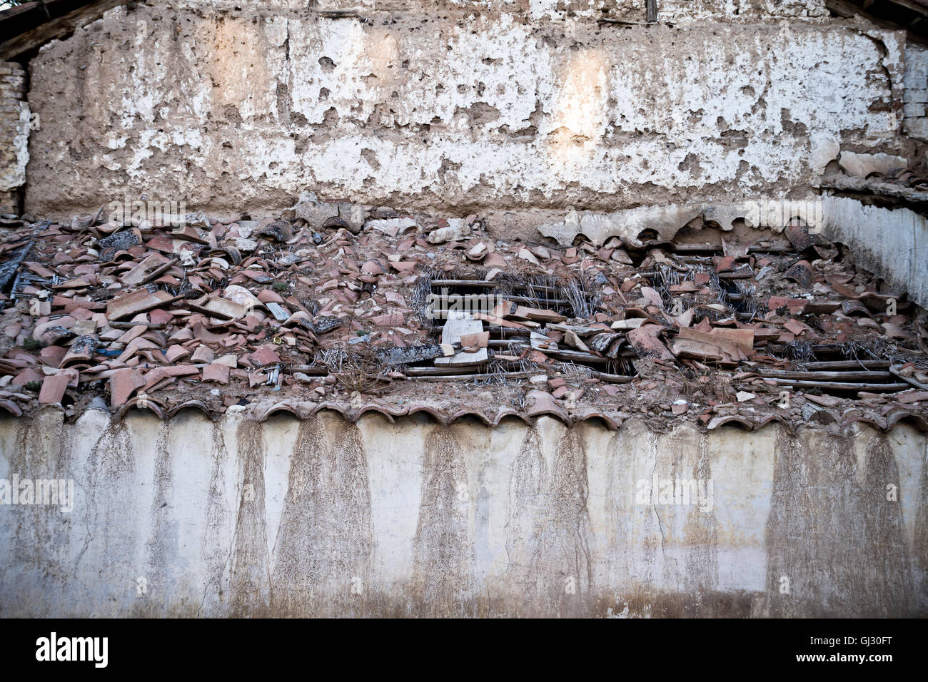 Tile roof crumbling, old house in Spain Stock Photo - Alamy