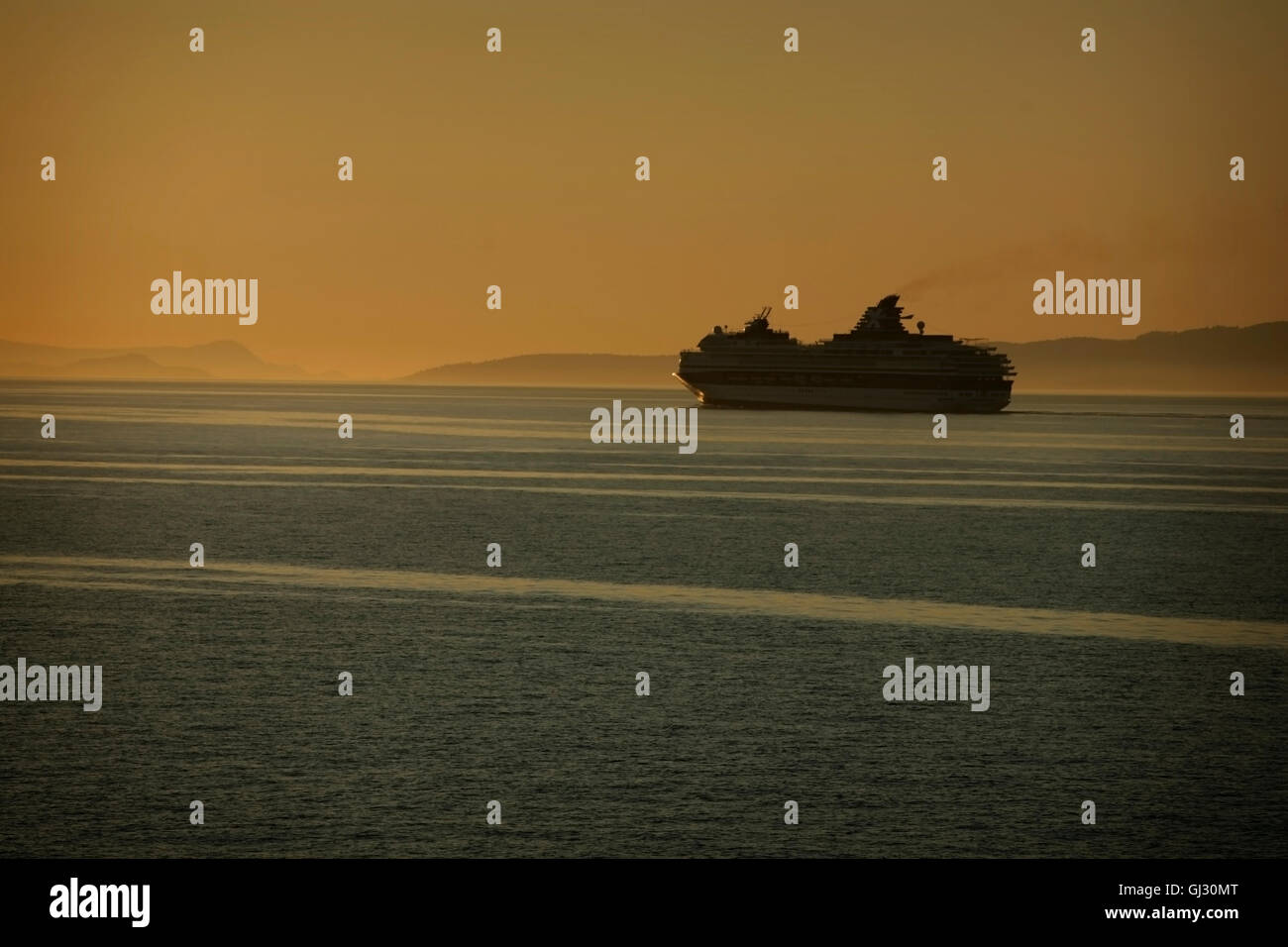 Sailing ship wake hi-res stock photography and images - Alamy