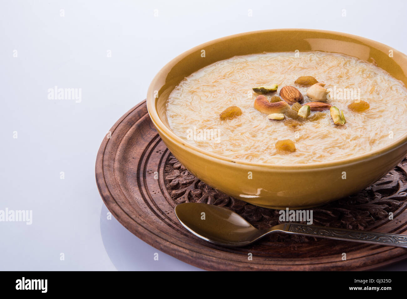 sweet Kheer or khir payasa, gil-e-firdaus, fereni also known as Sheer ...