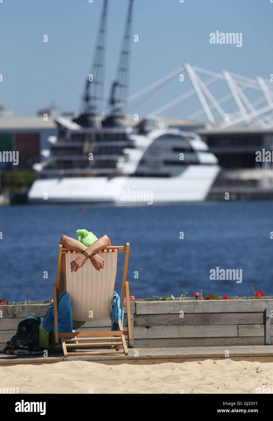 Royal docks beach london hi-res stock photography and images - Alamy