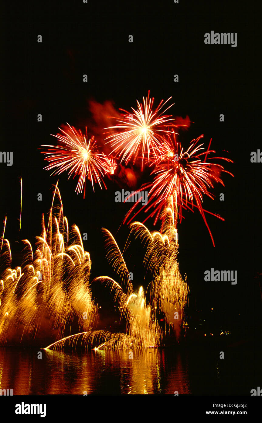 Canadian fireworks display by Ampleman Pyrotechnie from Quebec, Canada ...