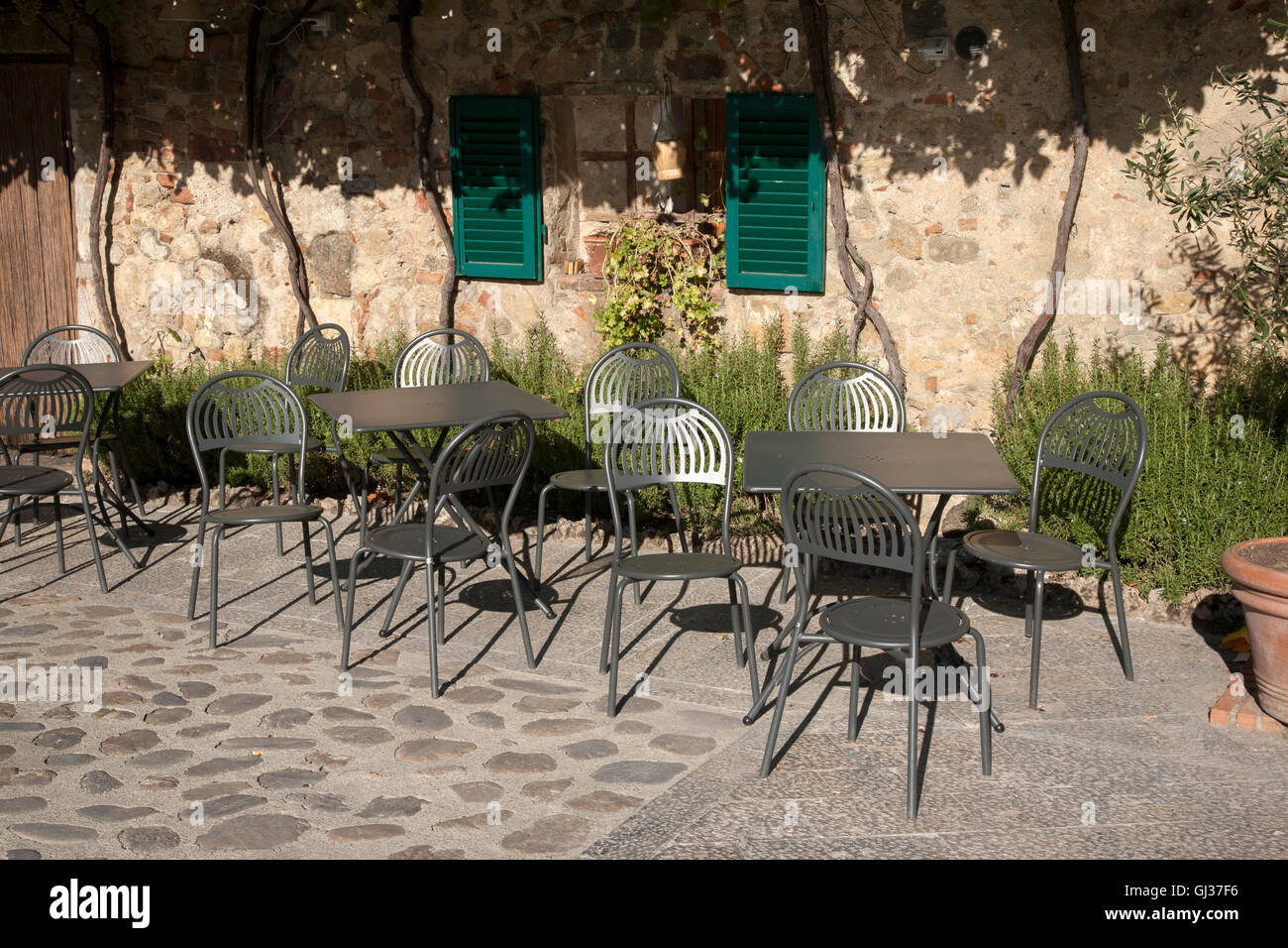 Cafe Table and Chairs; Tuscany; Italy Stock Photo - Alamy