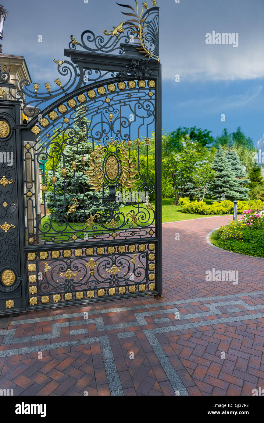 Part of luxury iron gate to the entrance of a beautiful park Stock ...