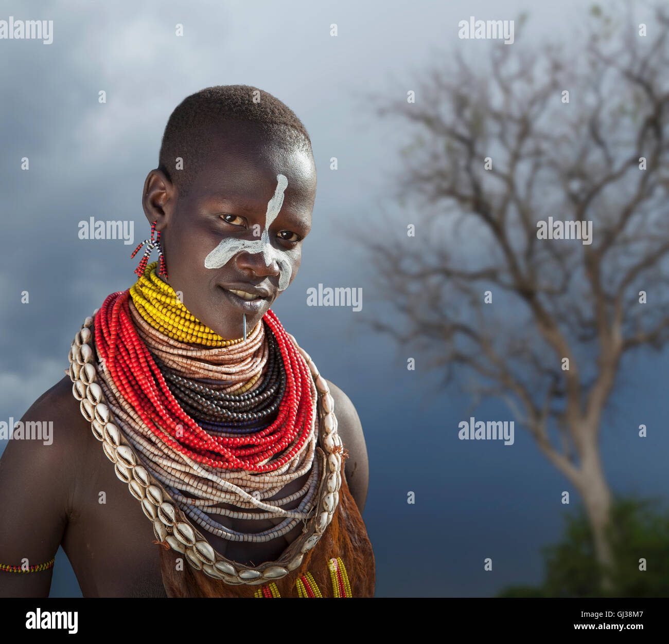 Karo tribe woman hi-res stock photography and images - Alamy