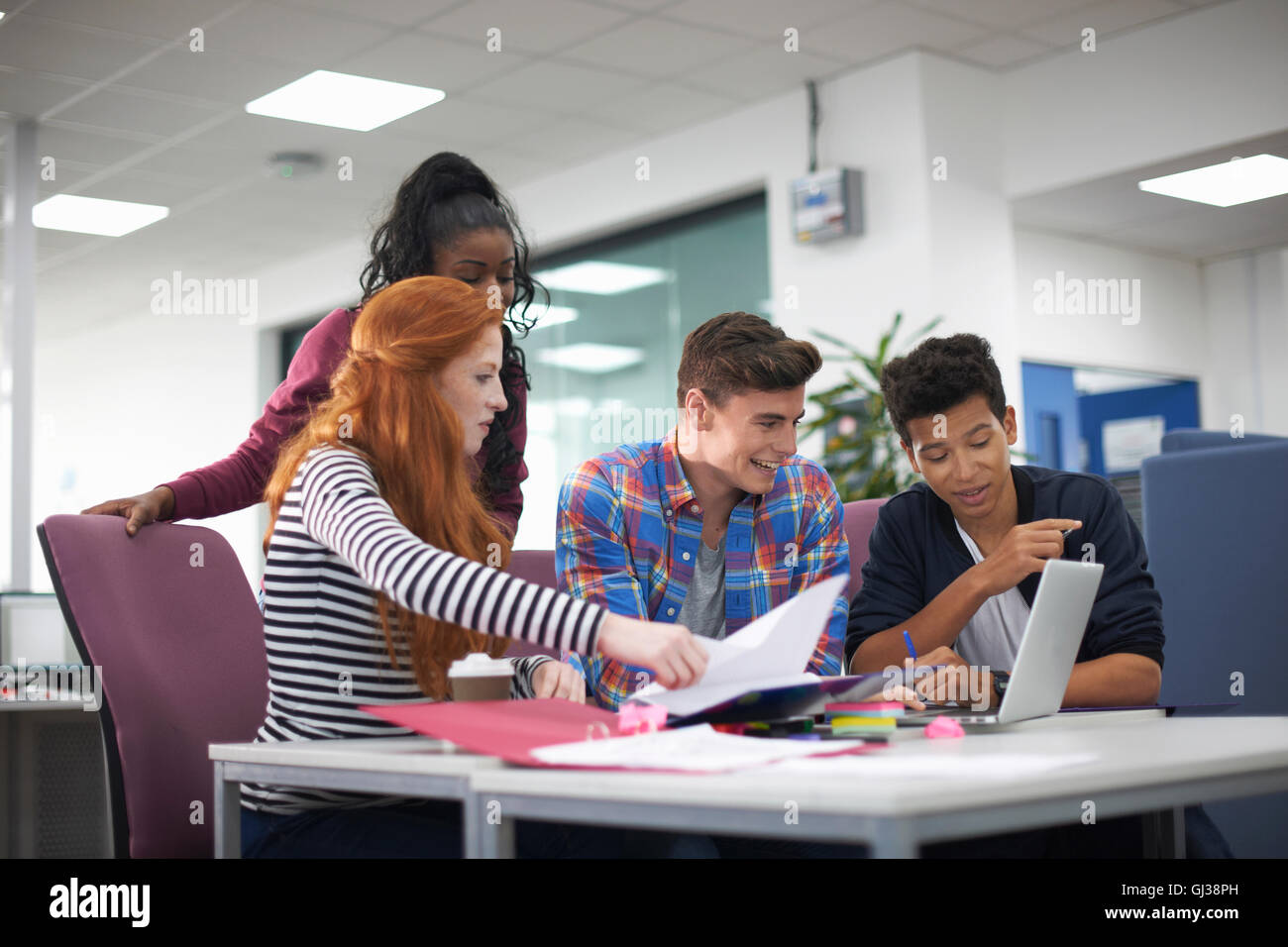 College team hi-res stock photography and images - Alamy