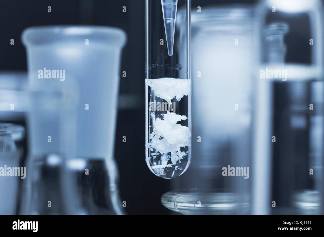 Sodium reaction hi-res stock photography and images - Alamy