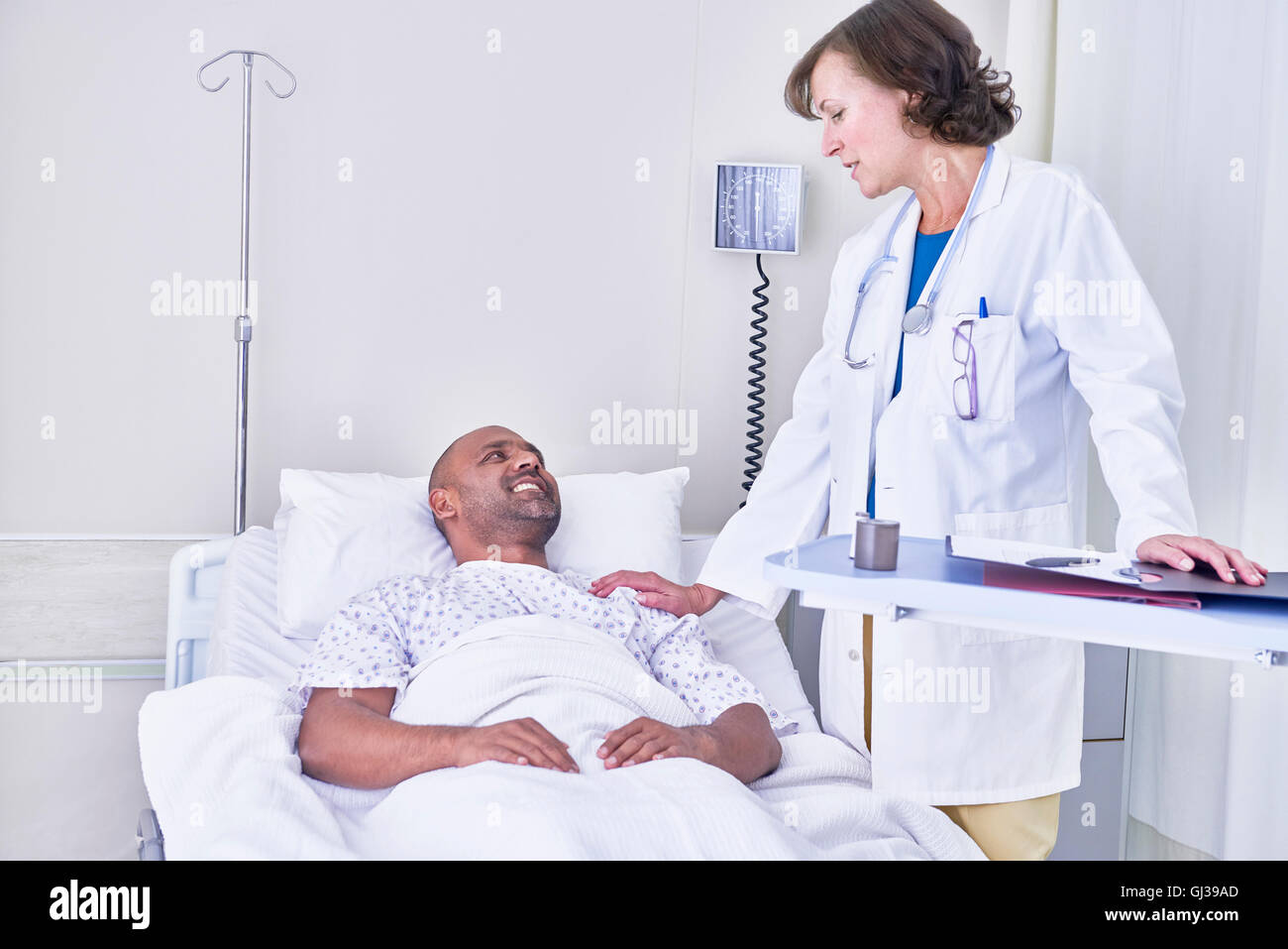 Doctor patient hospital bed hi-res stock photography and images - Alamy