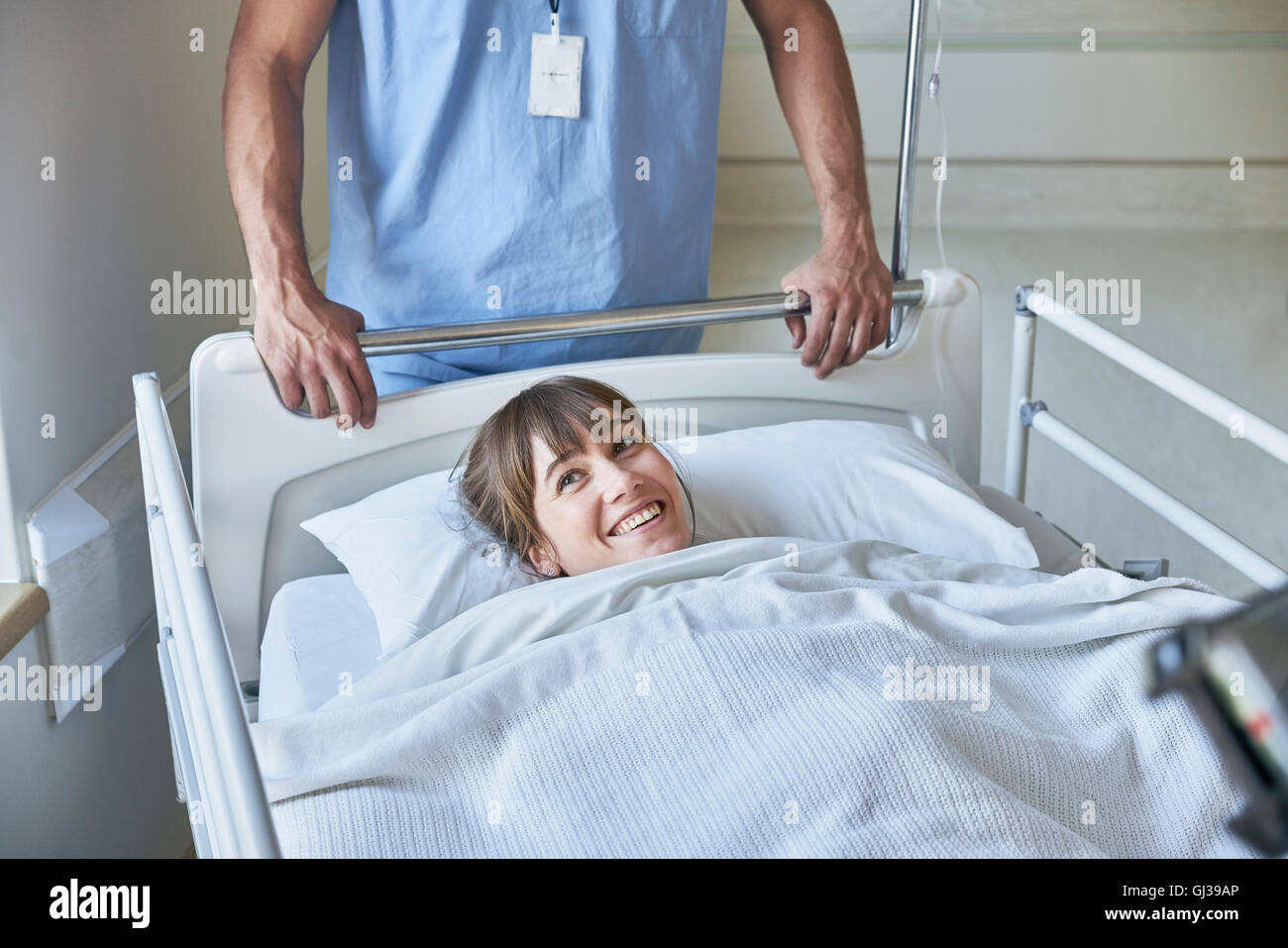 Patient in hospital bed smiling Stock Photo - Alamy