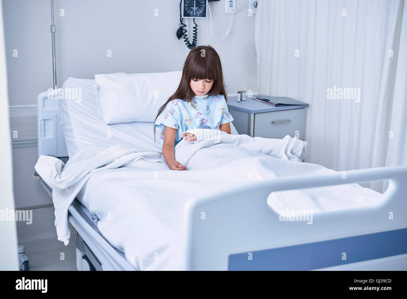Girl arm plaster cast hi-res stock photography and images - Alamy