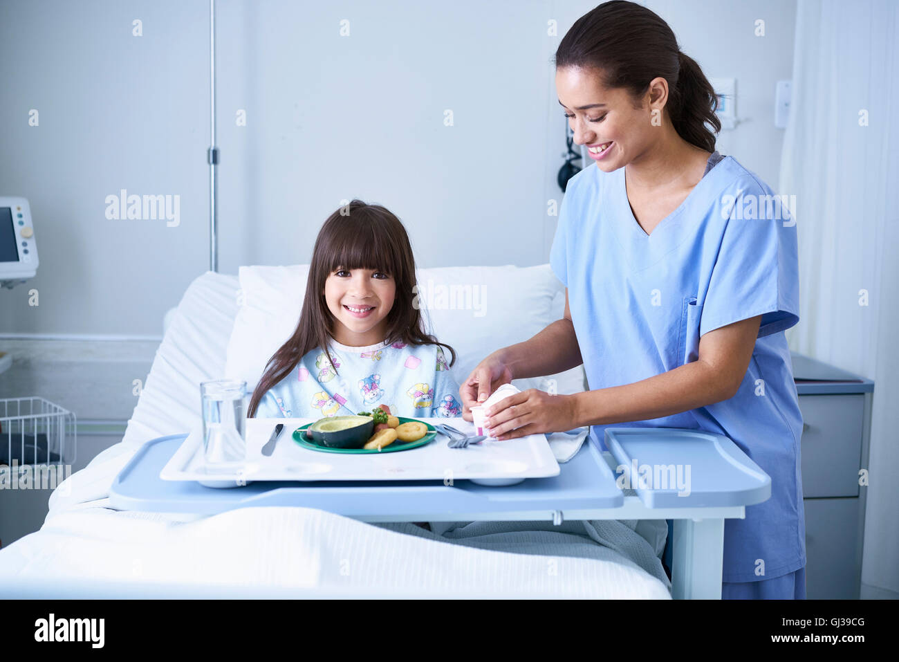 Girl arm plaster cast hi-res stock photography and images - Alamy