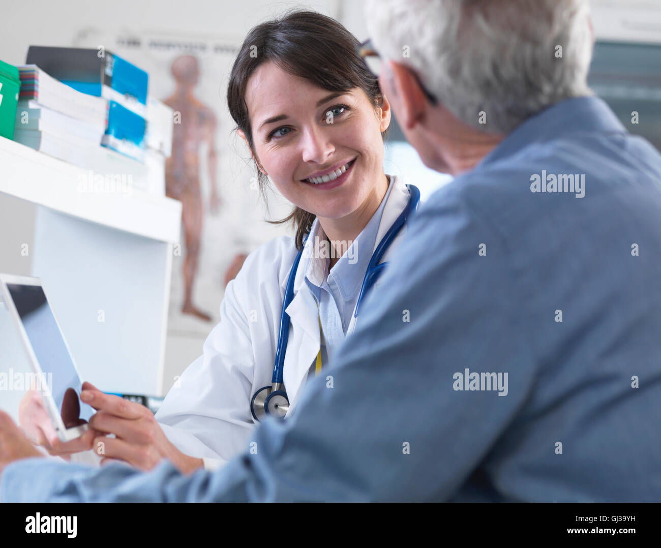Doctor patient hi-res stock photography and images - Alamy
