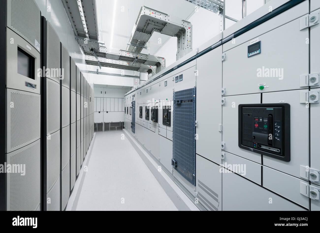Datacenter building hi-res stock photography and images - Alamy