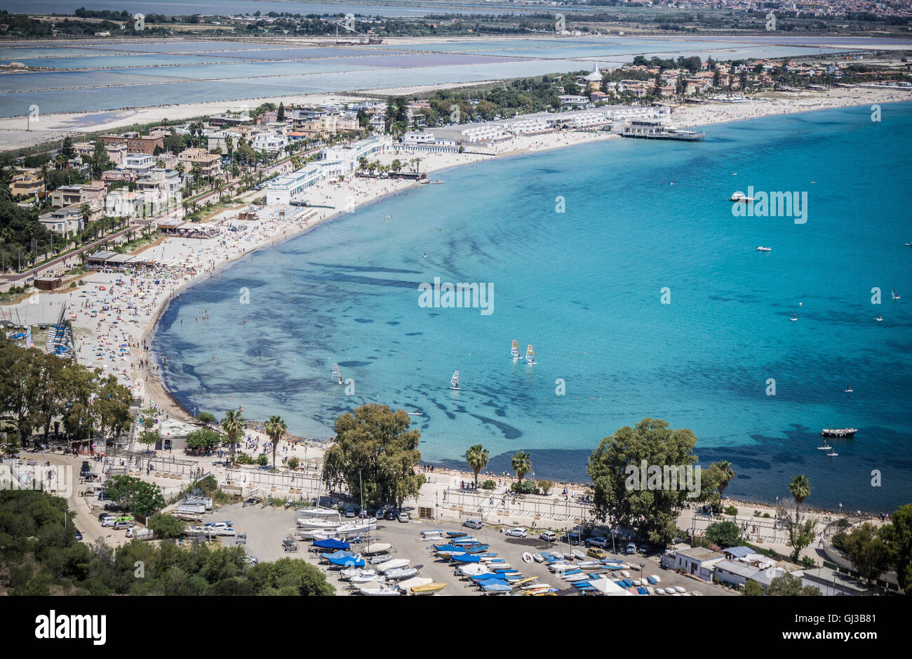 Crowded beach italy hi-res stock photography and images - Alamy