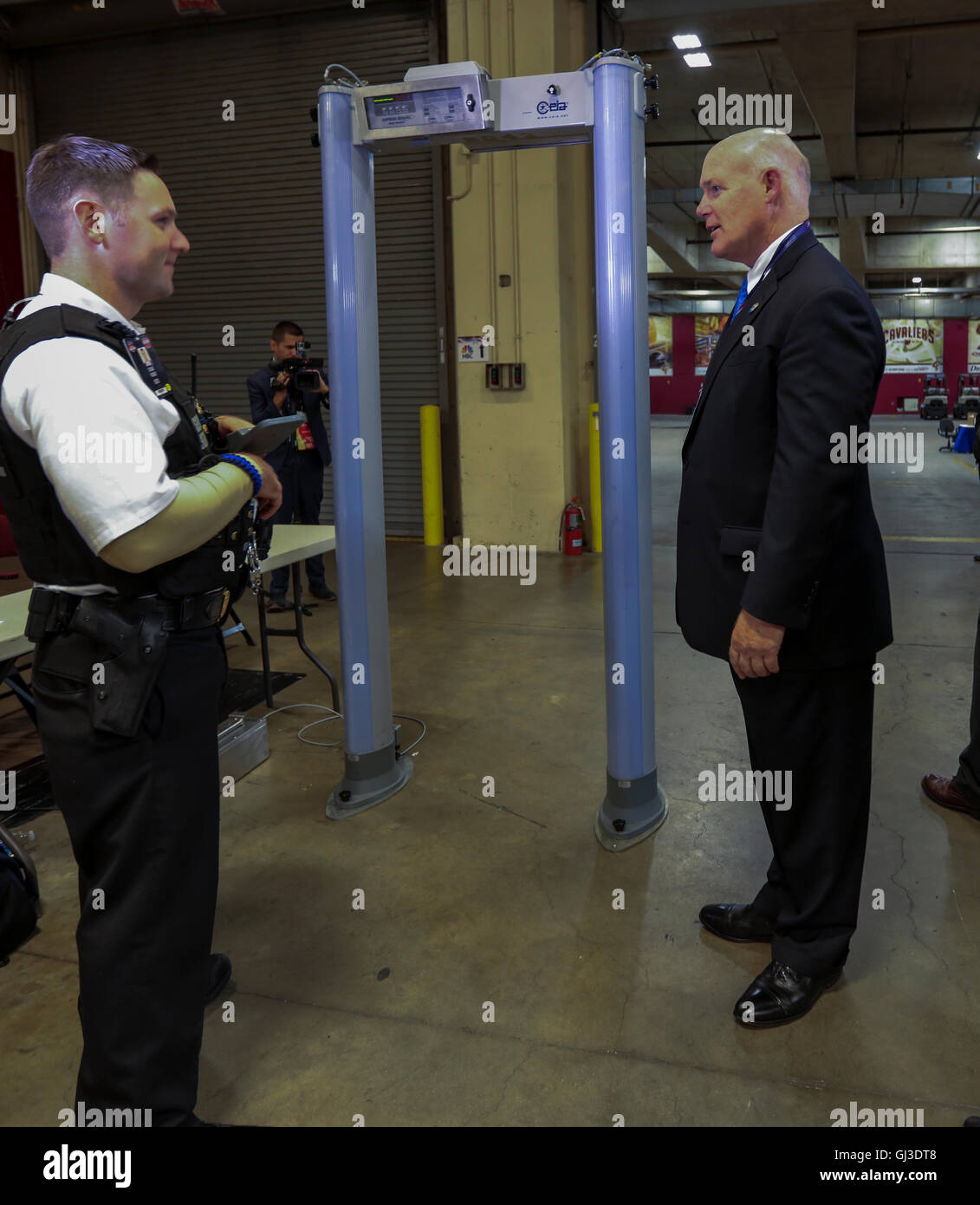 Secret service uniform division hi-res stock photography and images - Alamy