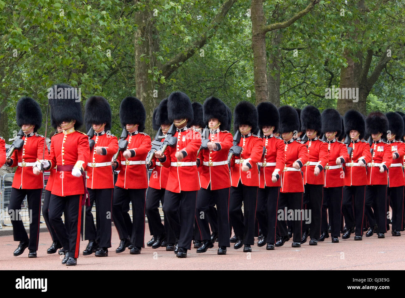 Guardsmen marching down the mall hi-res stock photography and images ...