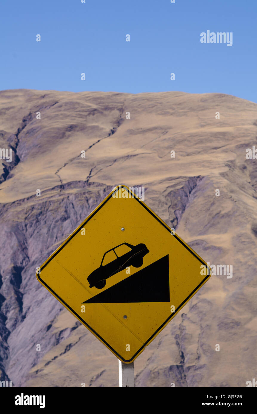 Steep descent road sign hi-res stock photography and images - Alamy