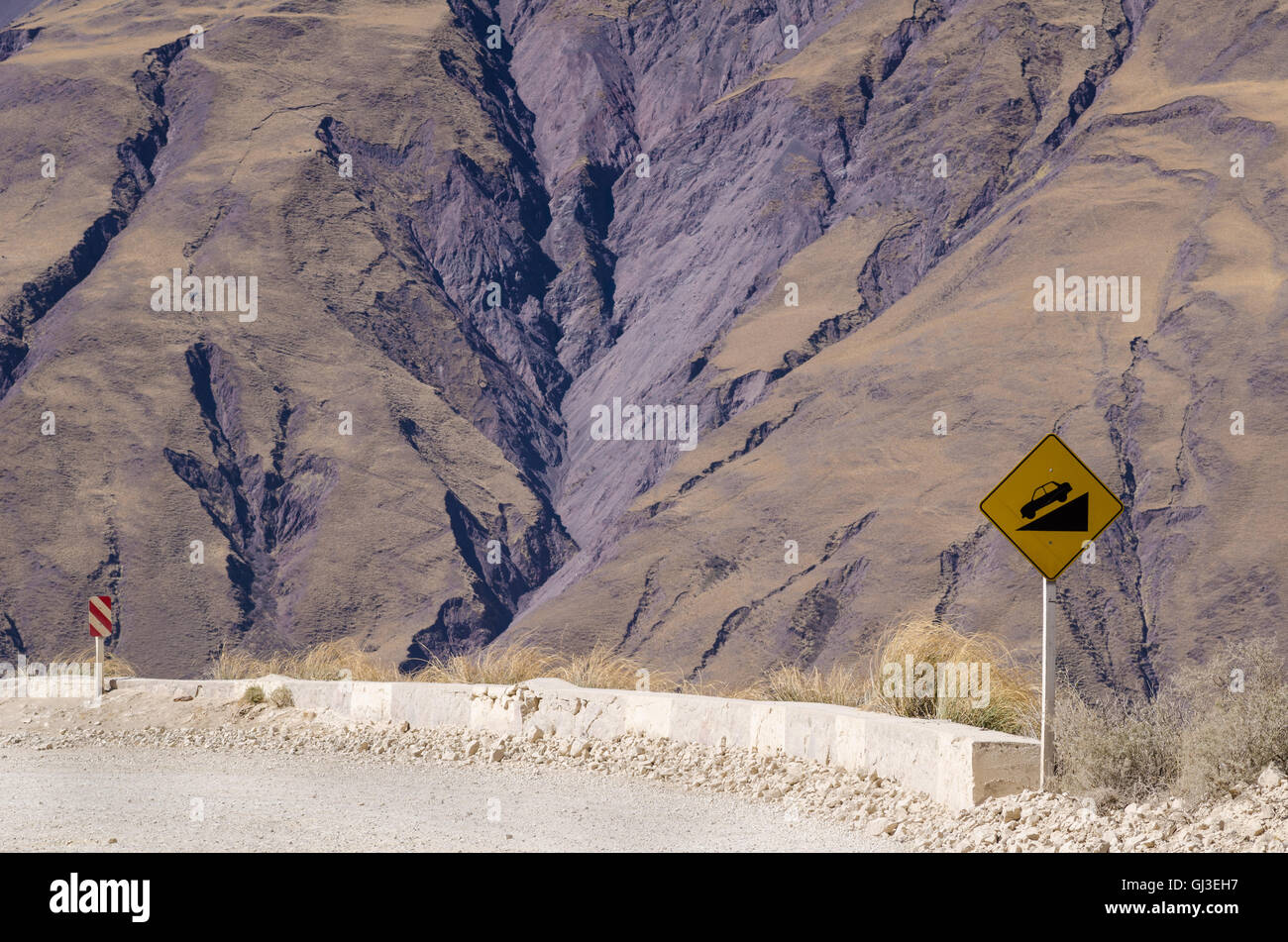 Steep descent road sign hi-res stock photography and images - Alamy
