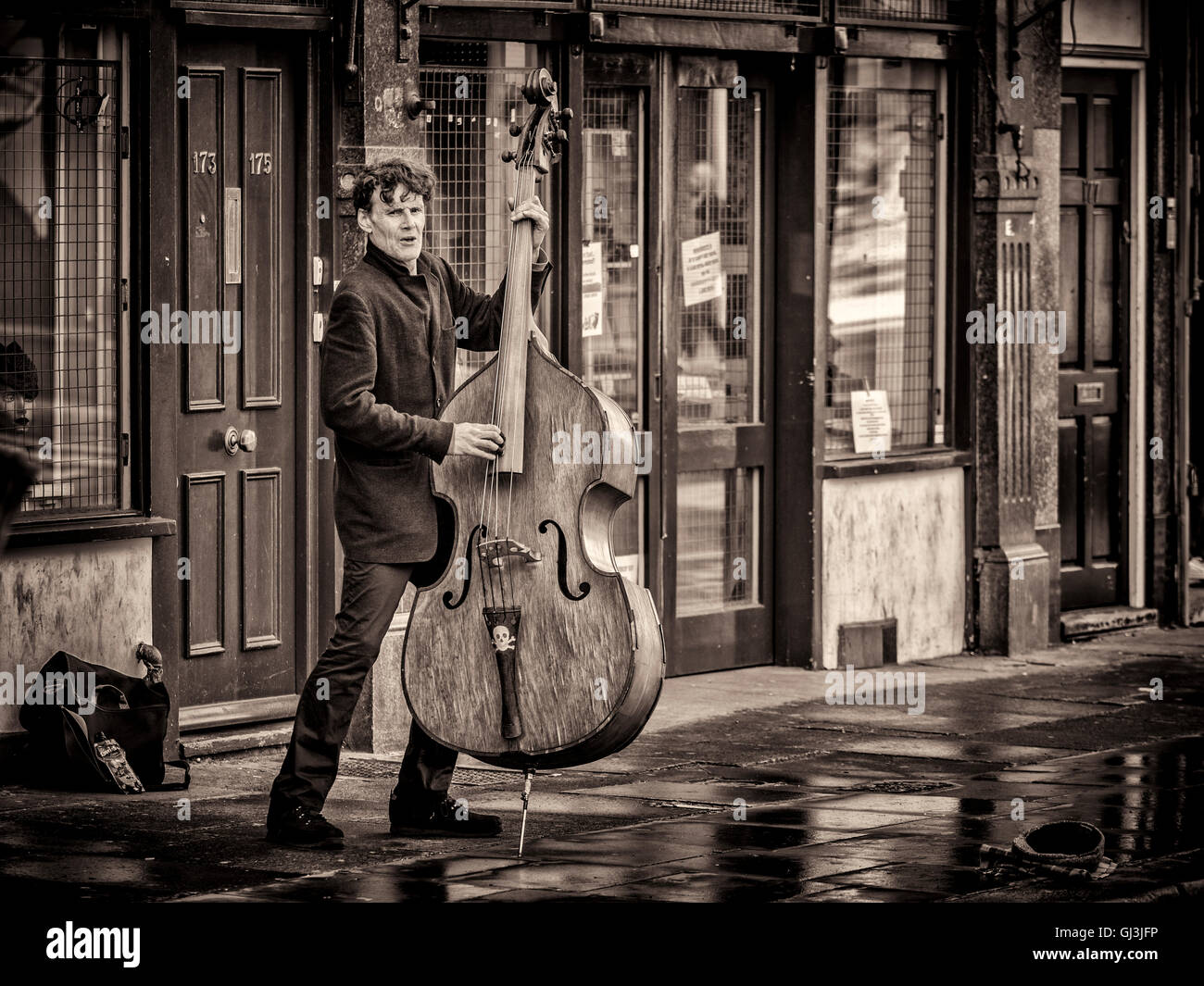 Busker and portobello hi-res stock photography and images - Alamy