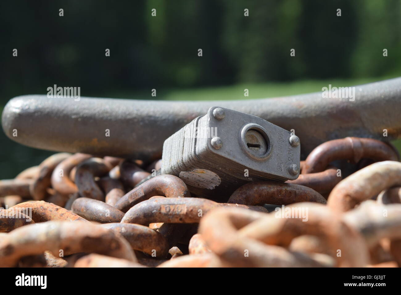 Rusted chains hi-res stock photography and images - Alamy