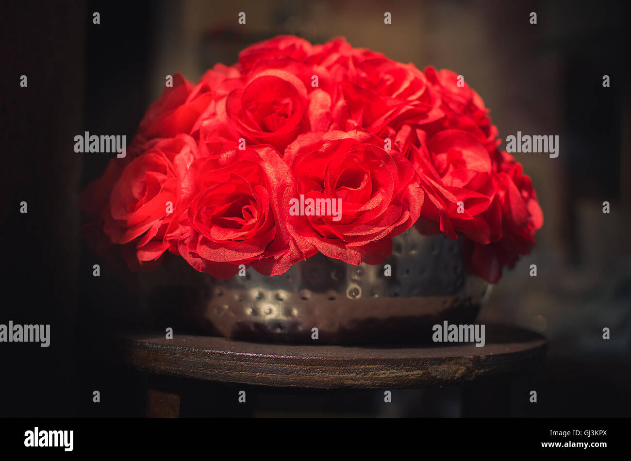 Metallic roses hi-res stock photography and images - Alamy
