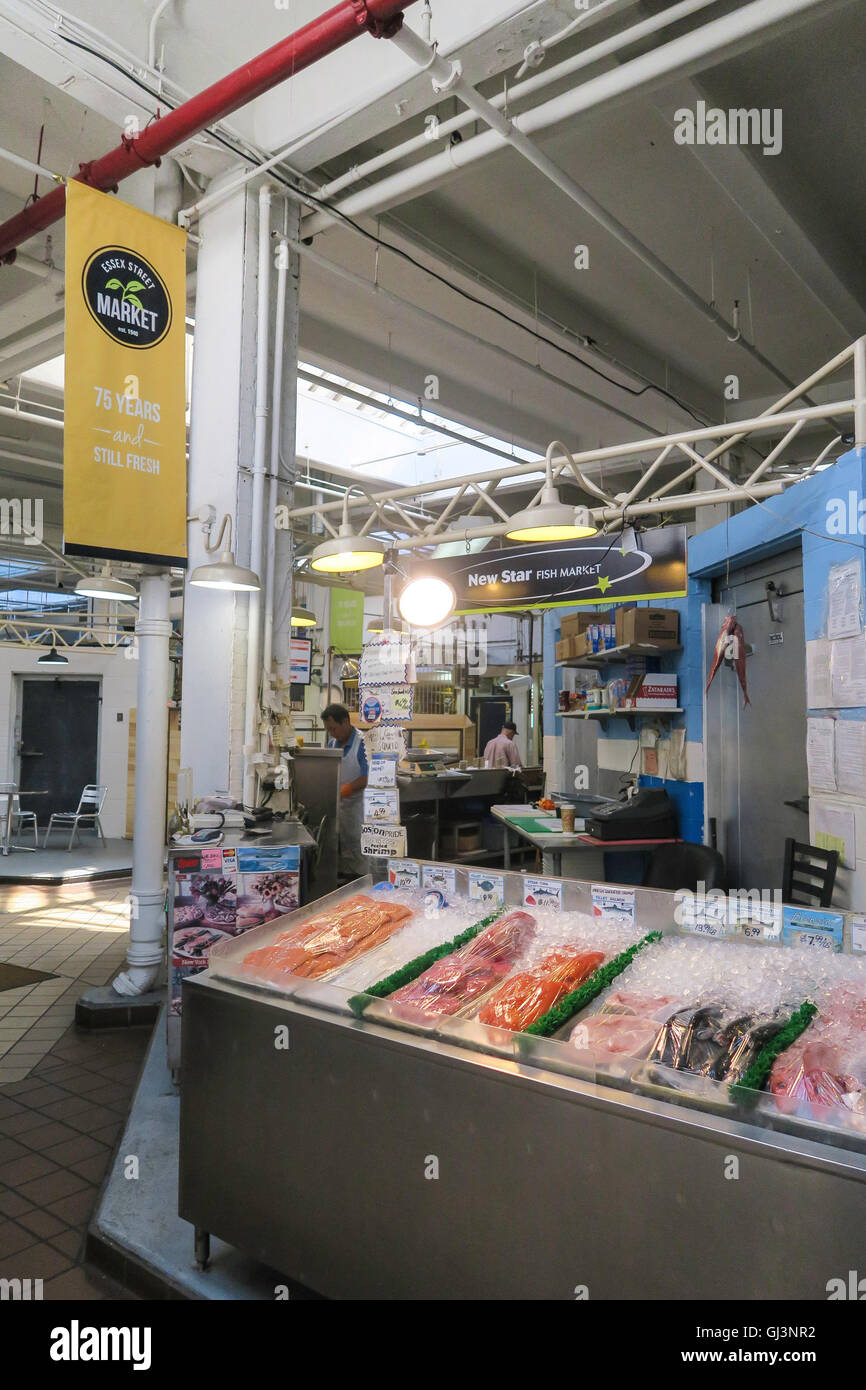 Seafood stall hi-res stock photography and images - Alamy