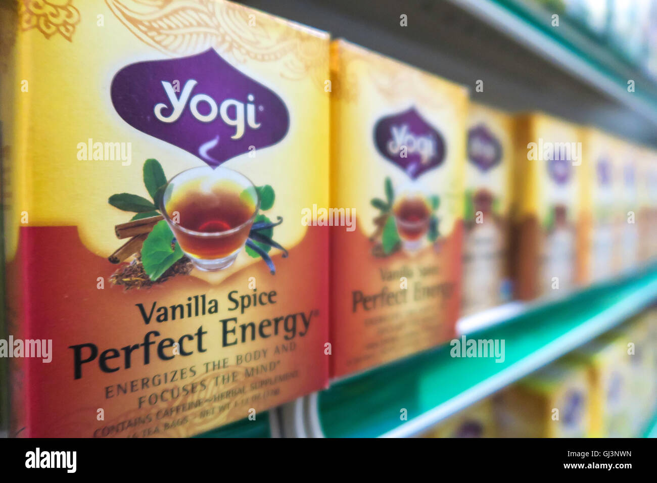 Street yogi hi-res stock photography and images - Alamy