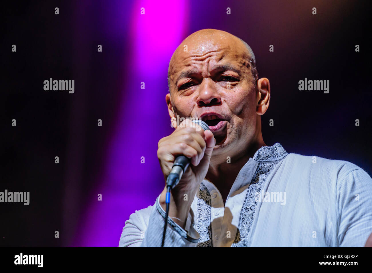 Lead singer with the fine young cannibals hi-res stock photography and ...