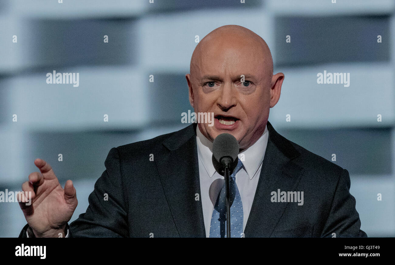 Former us pilot hi-res stock photography and images - Alamy