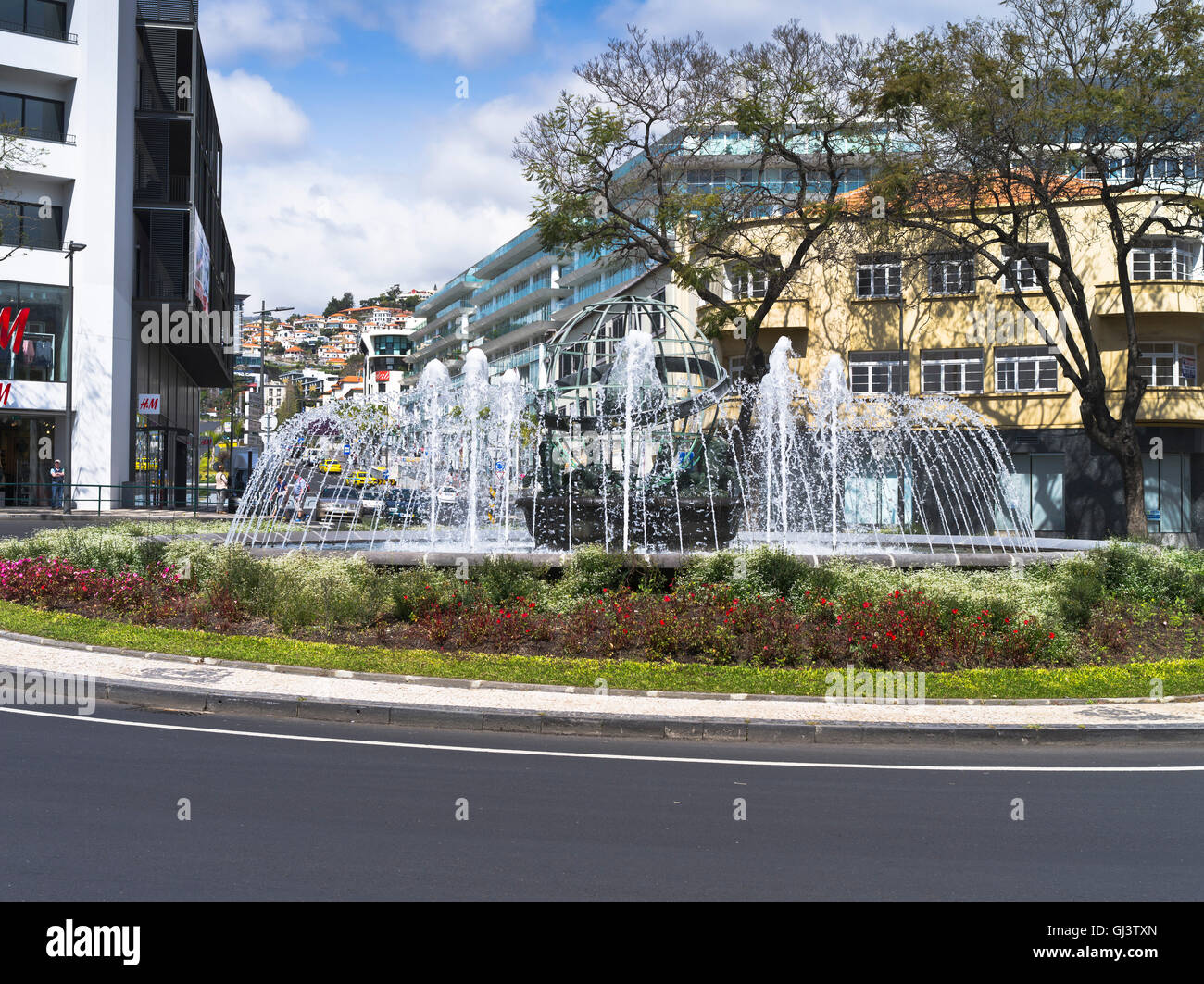 dh FUNCHAL MADEIRA Traffic roundabout water fountain Stock Photo - Alamy