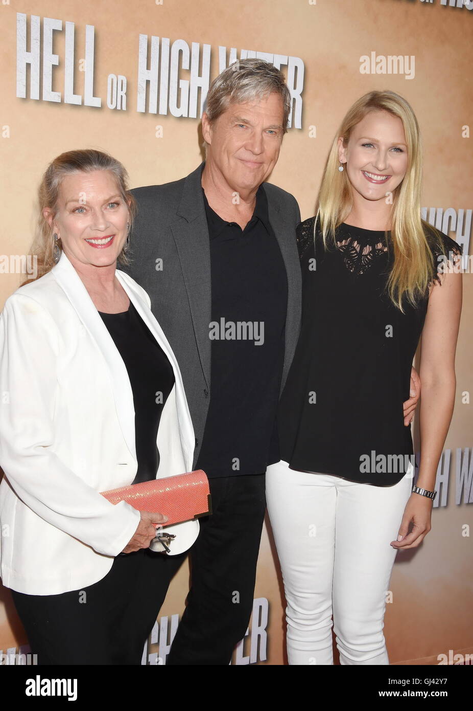 Actor jeff bridges susan arrive hi-res stock photography and images - Alamy