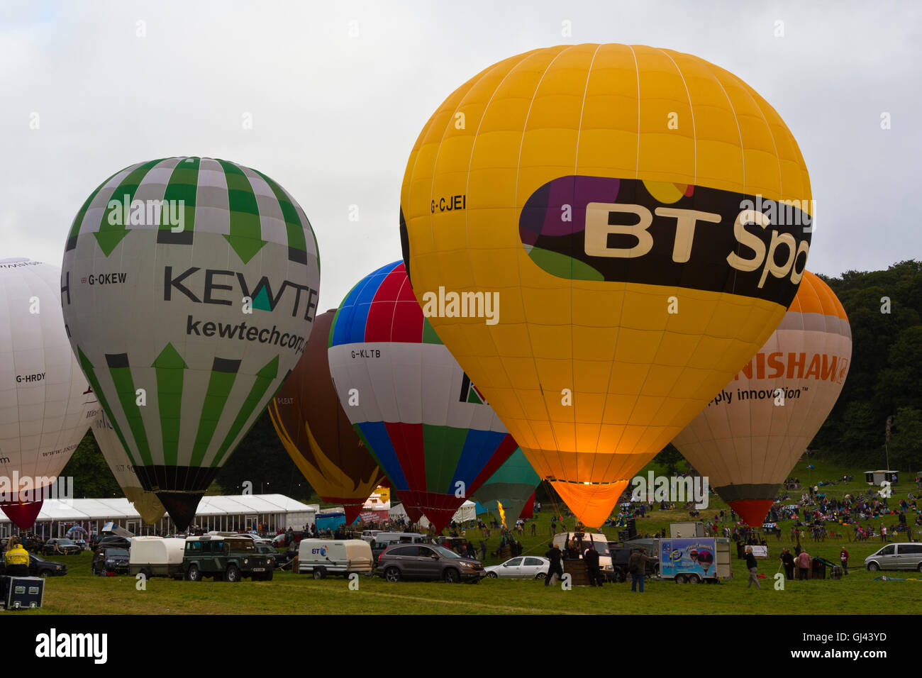 Hot air balloon tethering hi-res stock photography and images - Alamy