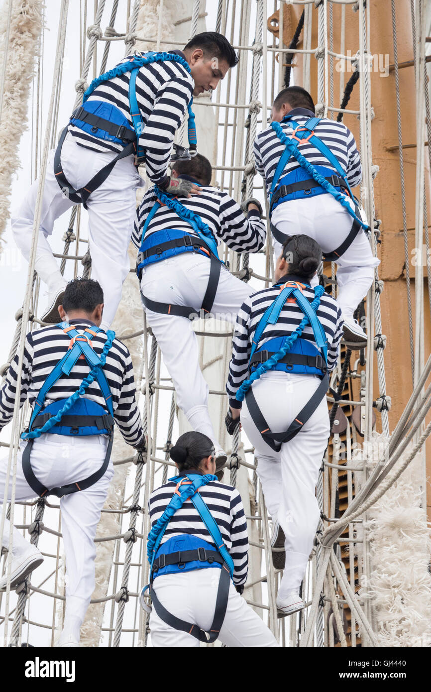 Navy climbing rigging sailor hi-res stock photography and images - Alamy