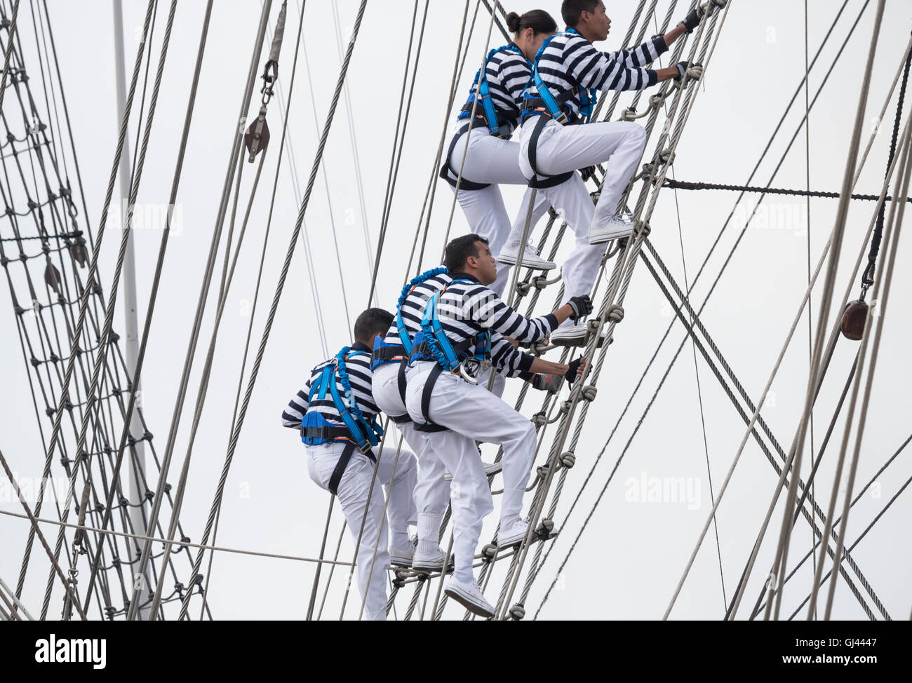Navy climbing rigging sailor hi-res stock photography and images - Alamy
