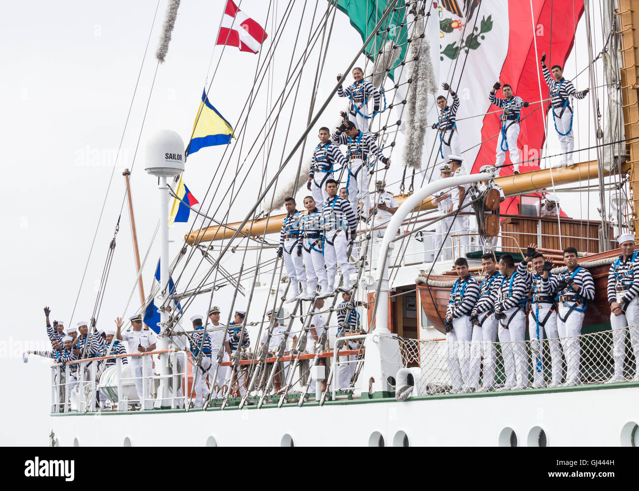Navy climbing rigging sailor hi-res stock photography and images - Alamy
