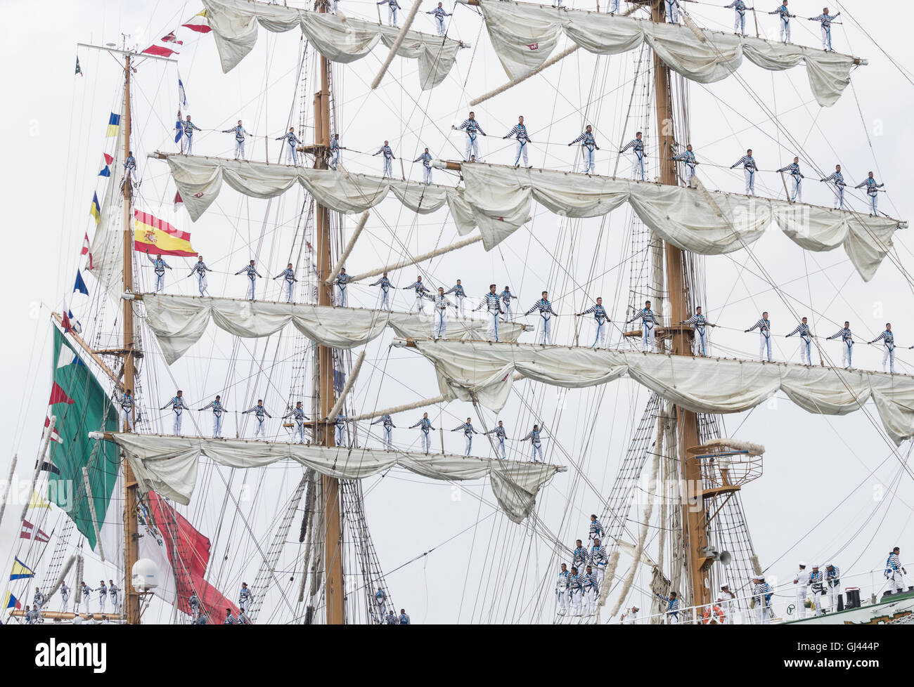 Navy climbing rigging sailor hi-res stock photography and images - Alamy