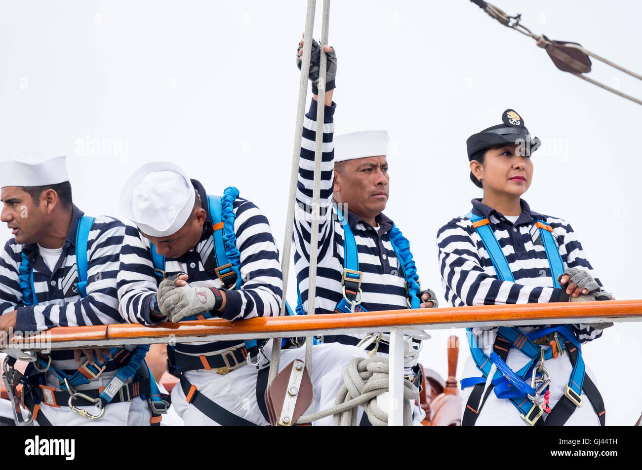 Navy climbing rigging sailor hi-res stock photography and images - Alamy